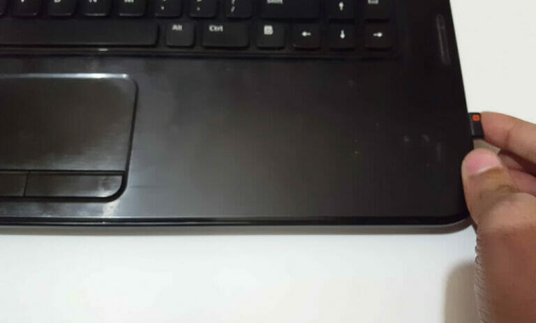 How To Connect A Wireless Keyboard To A Laptop (3 Methods)